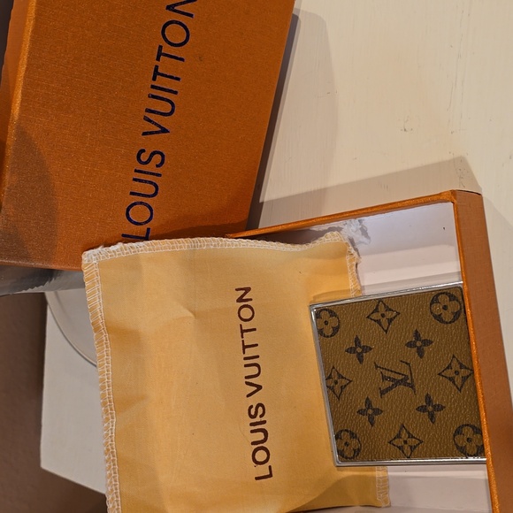 Louis Vuitton | Makeup | Louis Vuitton Monogram Compact Mirror Gwp ...